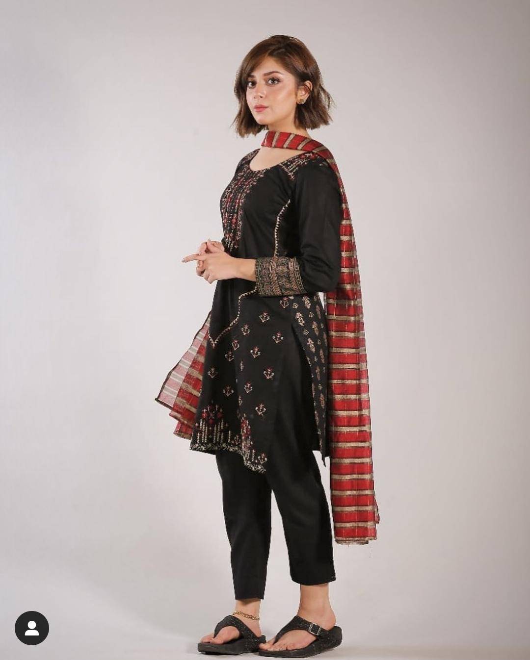 ALIZEH SHAH | Scrolller