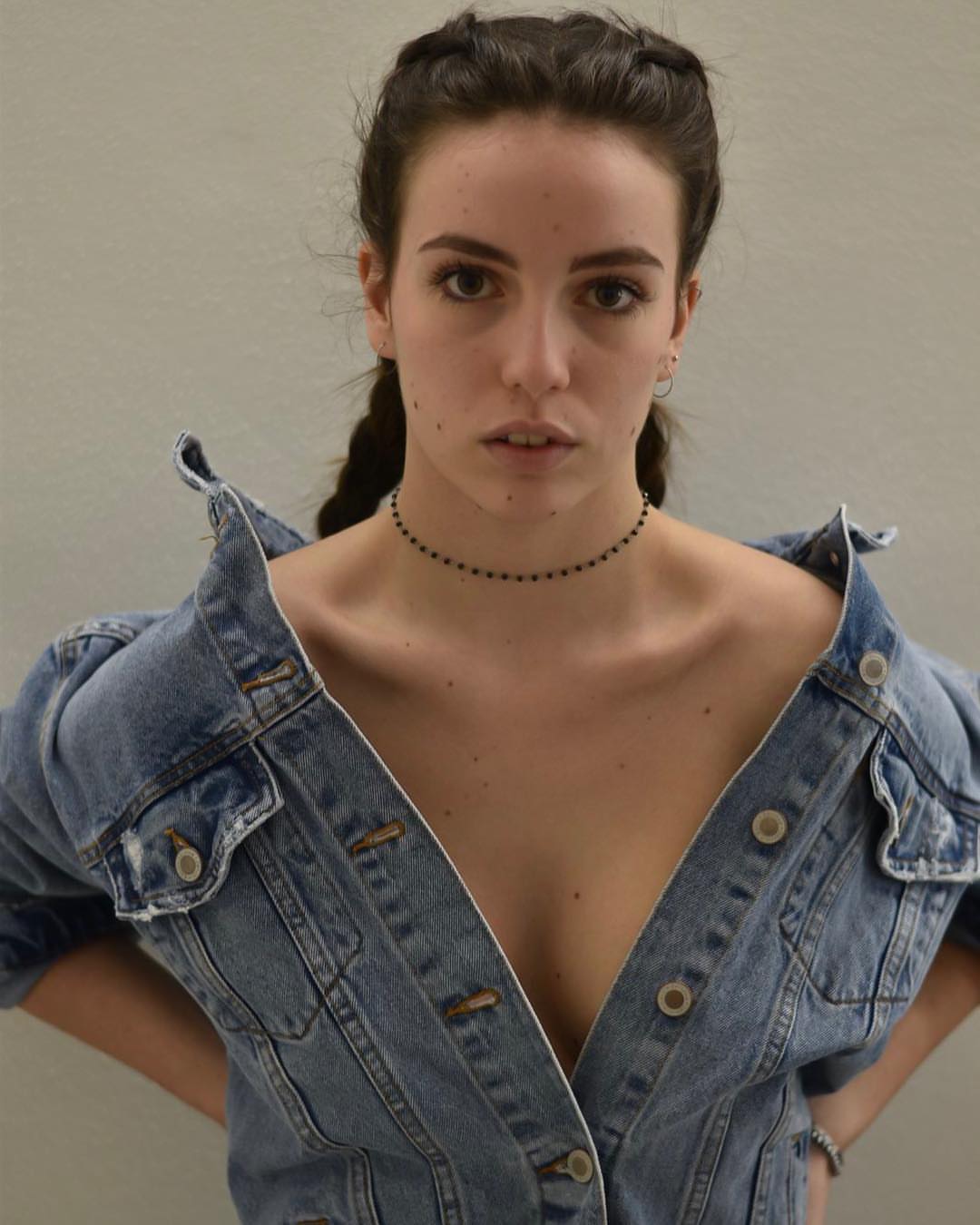 Alluring Look | Scrolller