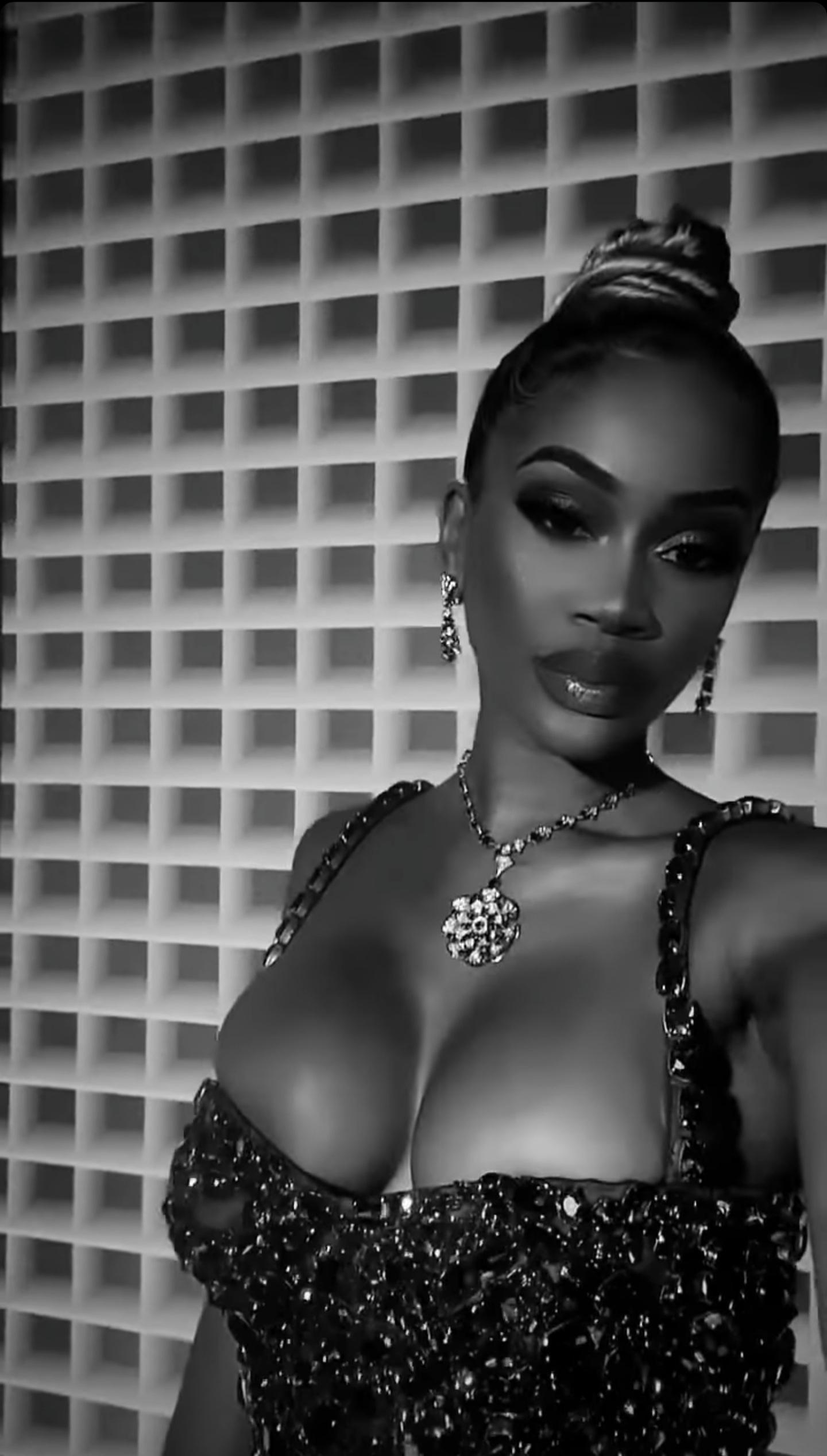 Almost falling out | Scrolller