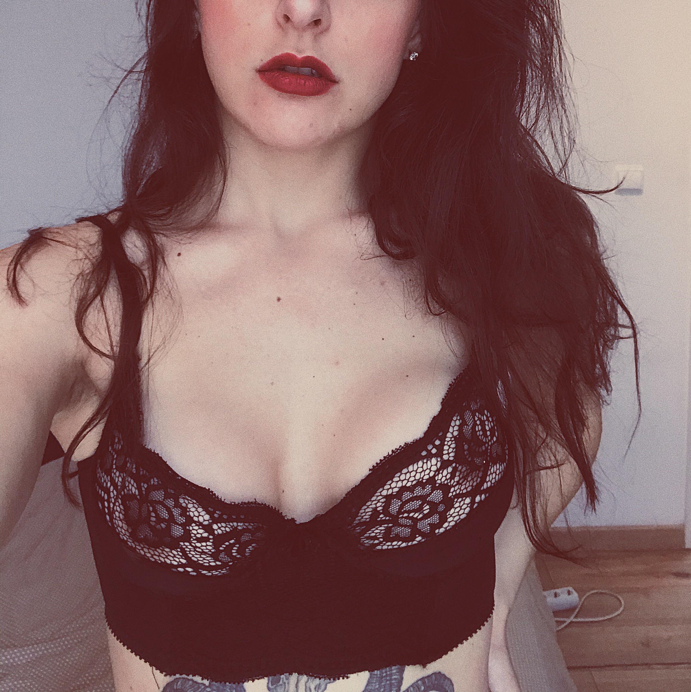 Crybaby girlfriend | Scrolller