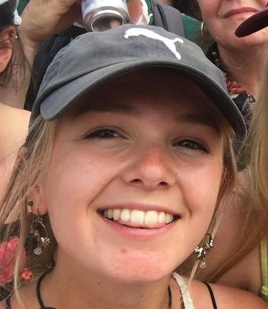 Am I attractive? Always been told otherwise 😕 | Scrolller