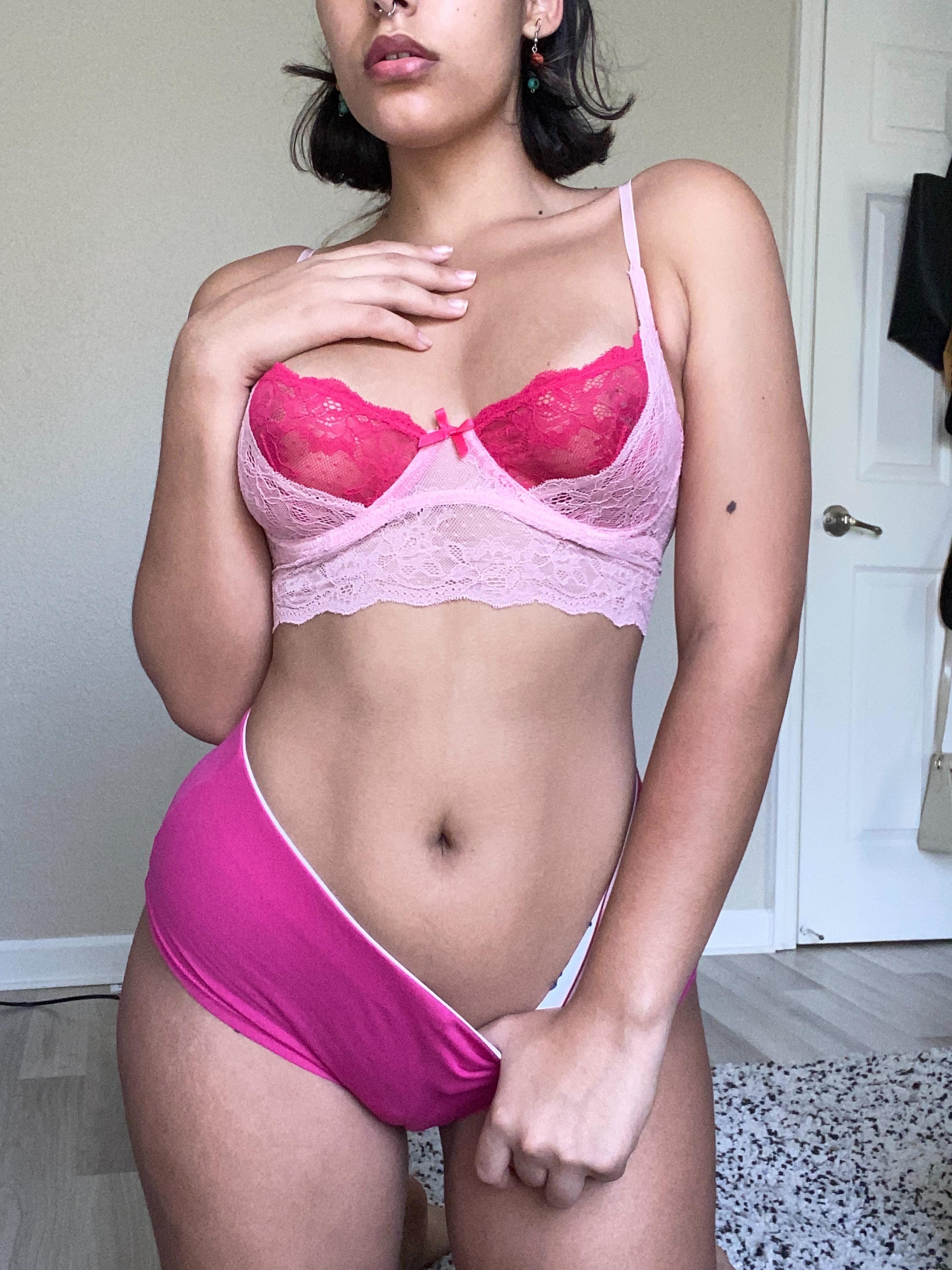 Am I curvy enough for you? 🥺 | Scrolller