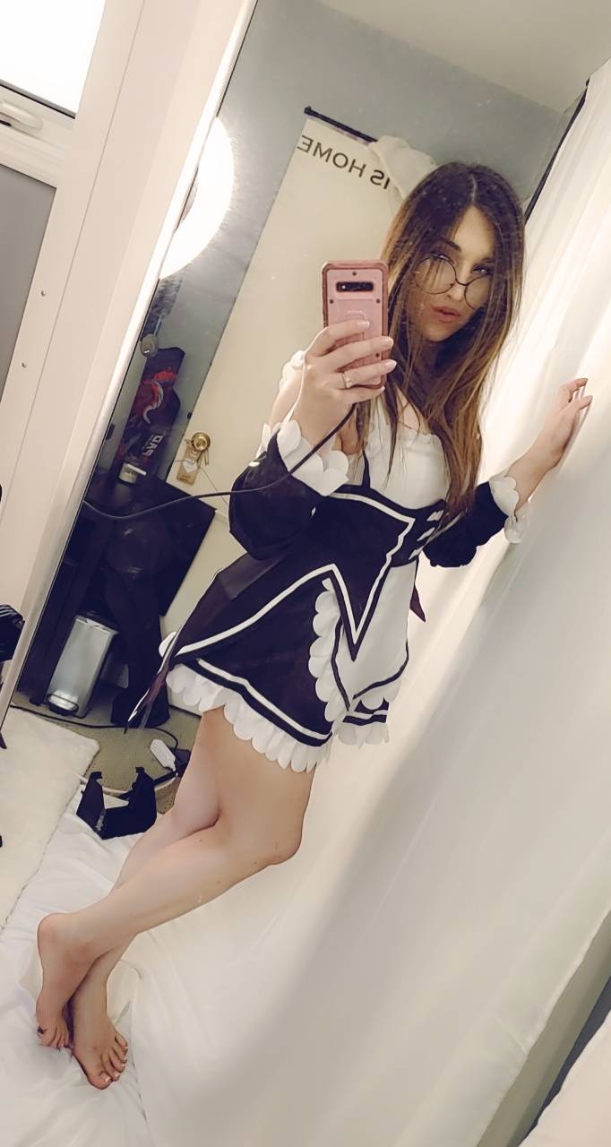 Am i cute enough to post here | Scrolller