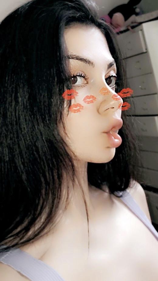 am i?💜(F18) | Scrolller