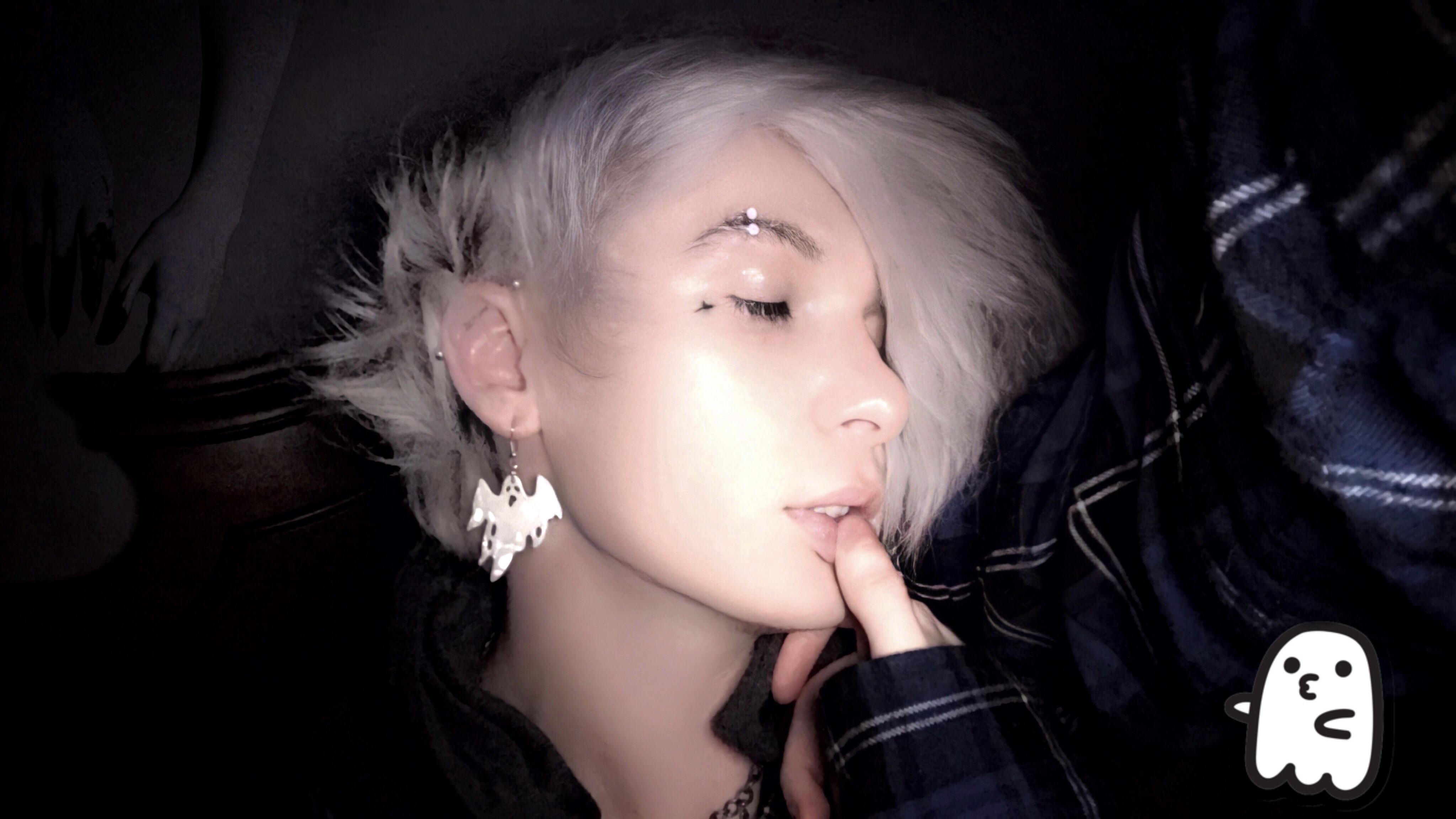 Am I pretty enough for you? 🥺 | Scrolller