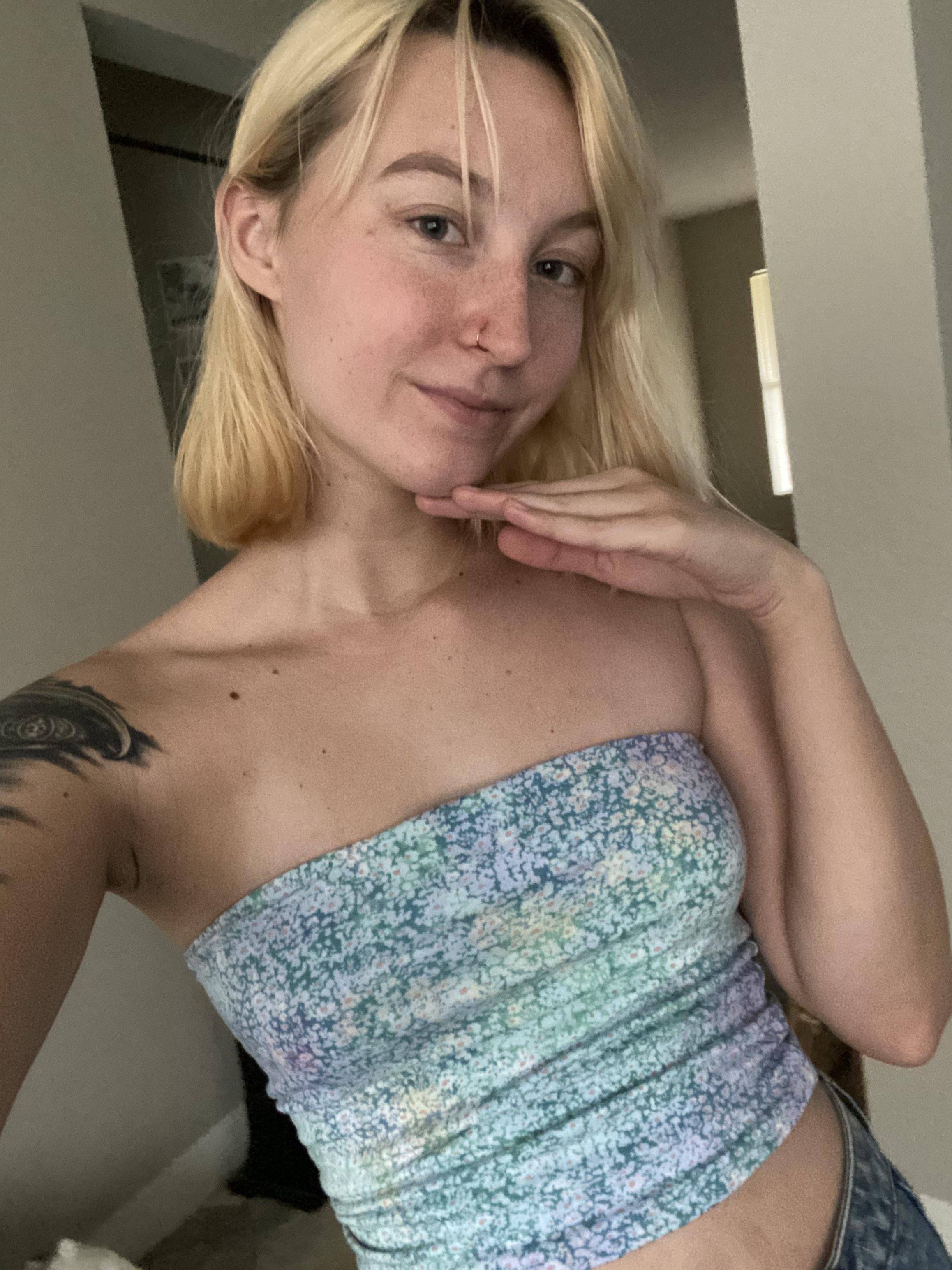 Am I still cute without makeup? [23F] | Scrolller