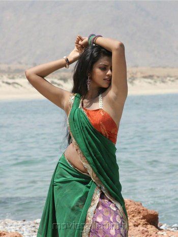 Amala Paul Dusky armpits 💦💦 | Scrolller
