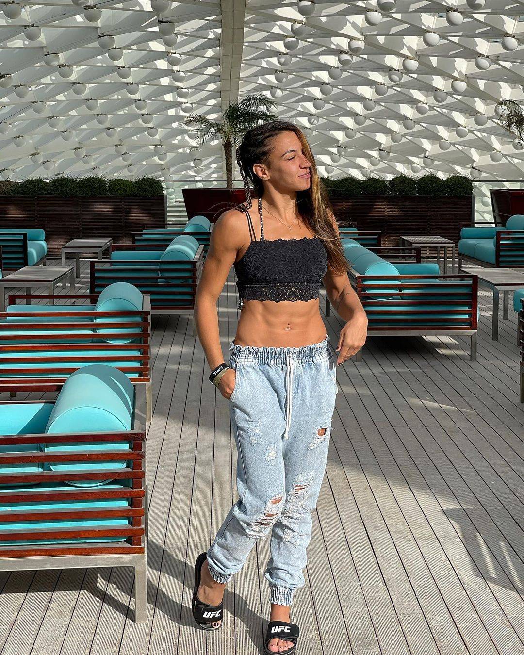 Amanda Ribas | Scrolller