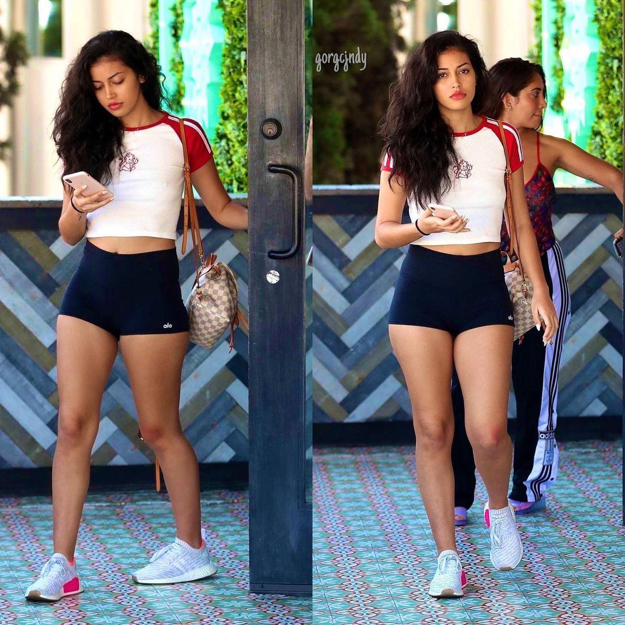 amazing legs | Scrolller