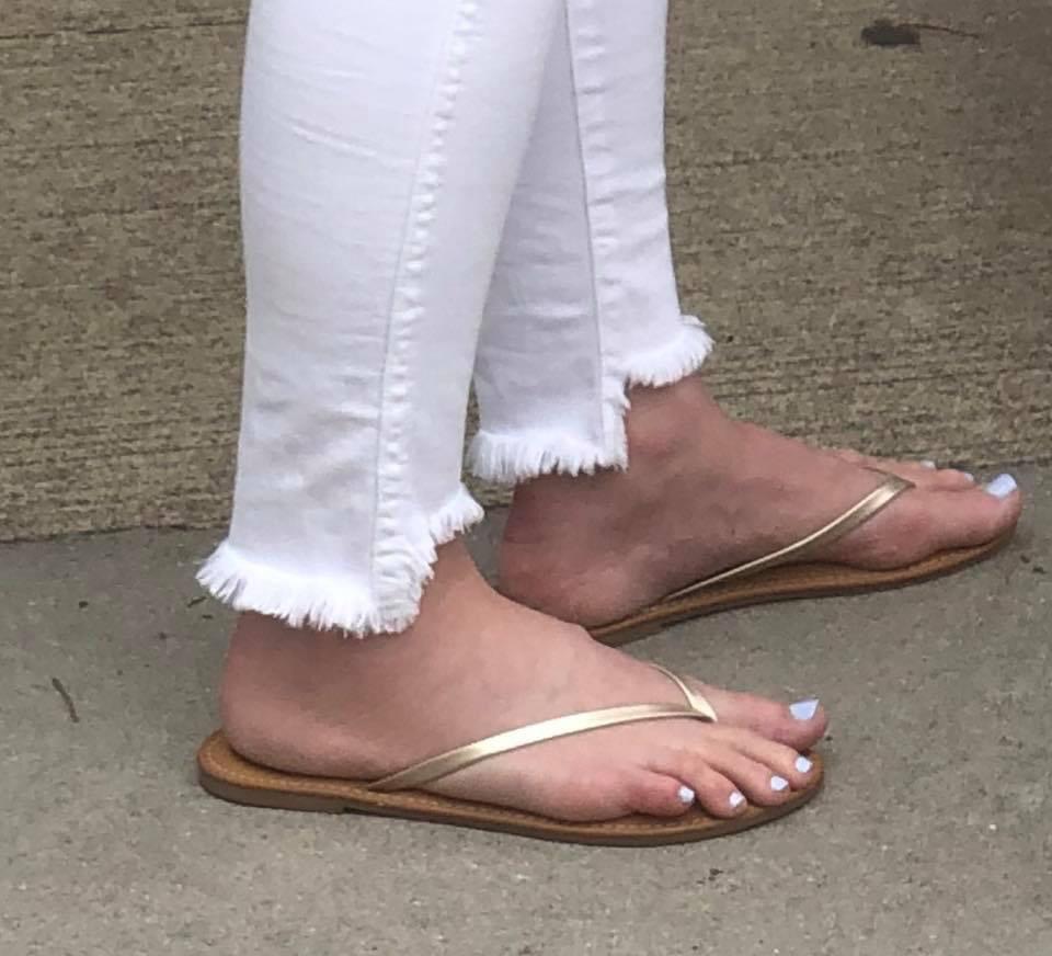 Amazingly Smooth Teacher Feet Scrolller