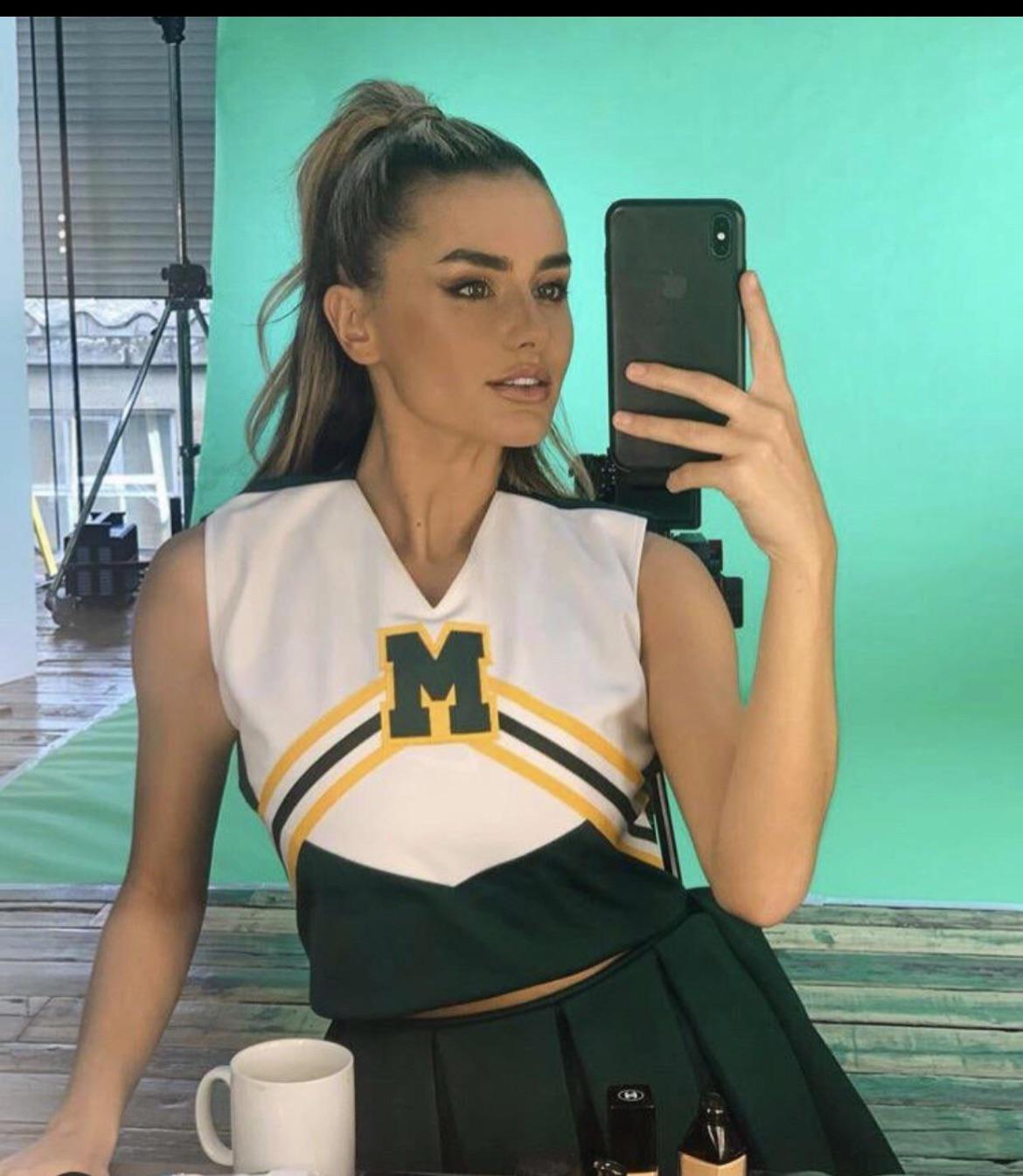 Amber Davies / love Island wank? | Scrolller