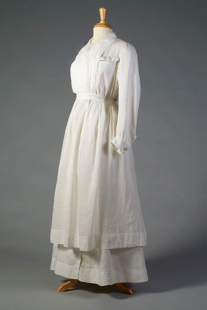 American nurse's uniform, 1918. Kent State University Museum | Scrolller