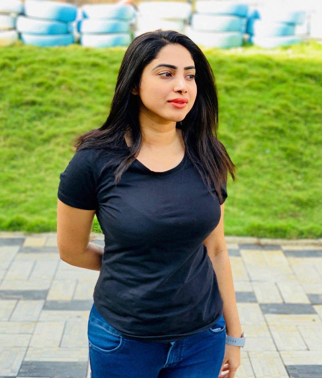 Ameya 🤤 | Scrolller