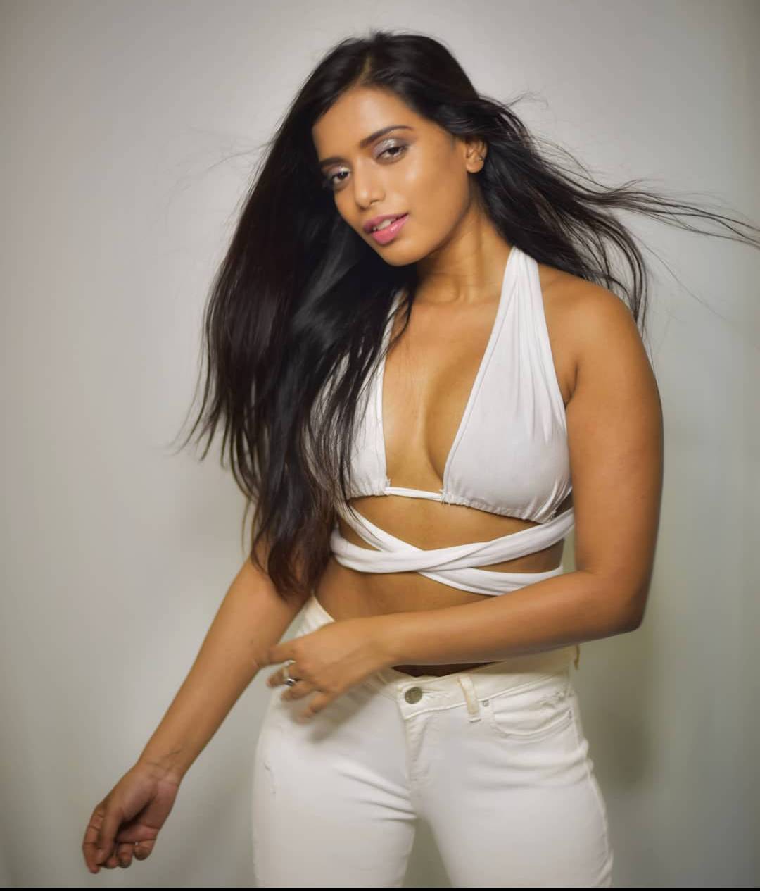 Amisha Sinha | Scrolller