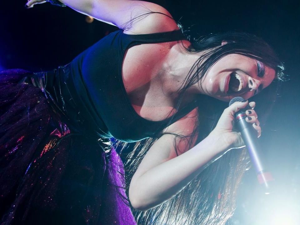 Amy Lee | Scrolller