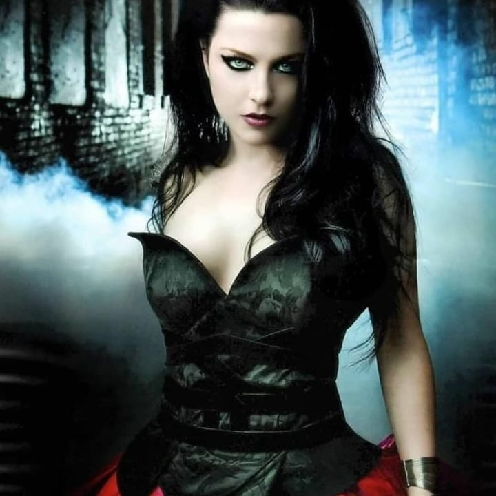 Amy Lee | Scrolller