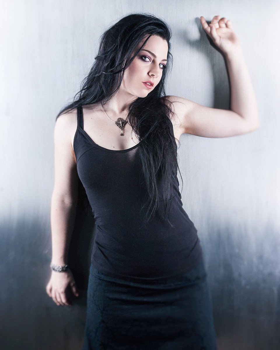 Amy Lee | Scrolller