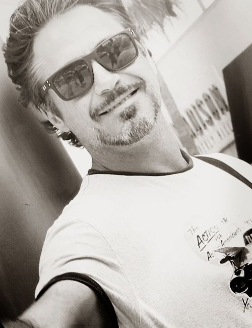An RDJ selfie | Scrolller
