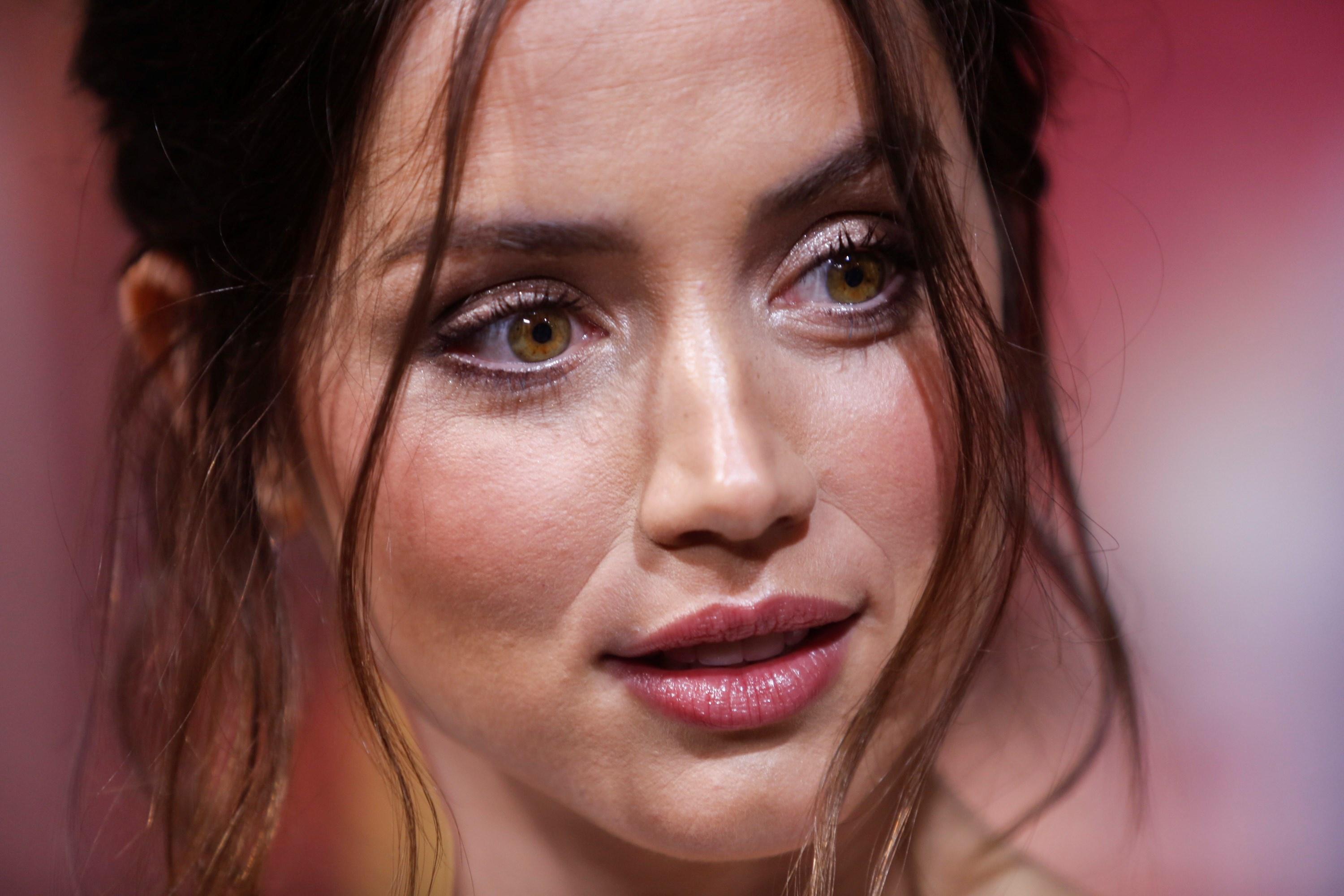 Ana de Armas [2000 X 3000] | Scrolller