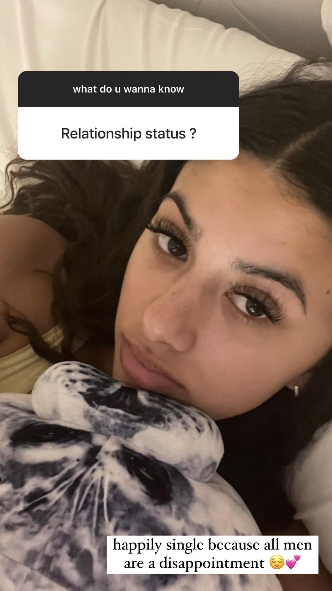 And dudes still pay for onlyfans smh stop simping | Scrolller