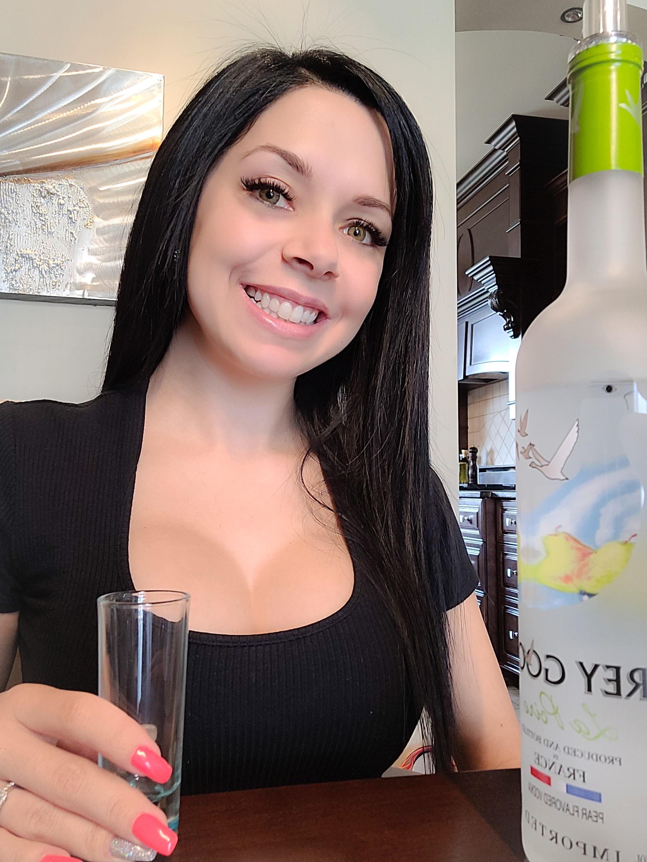 And this my friends.. is a thirsty Thursday face 🥃 [29F] | Scrolller