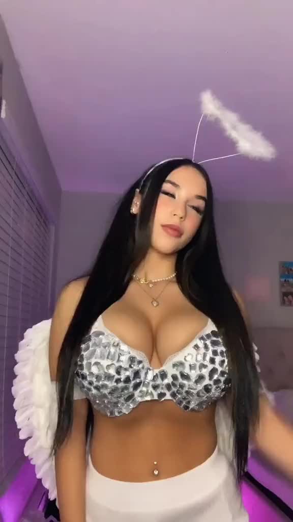 Angelic 5 | Scrolller