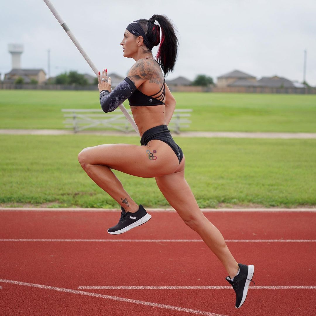 Anicka Newell, Ohhh Canada!!! | Scrolller