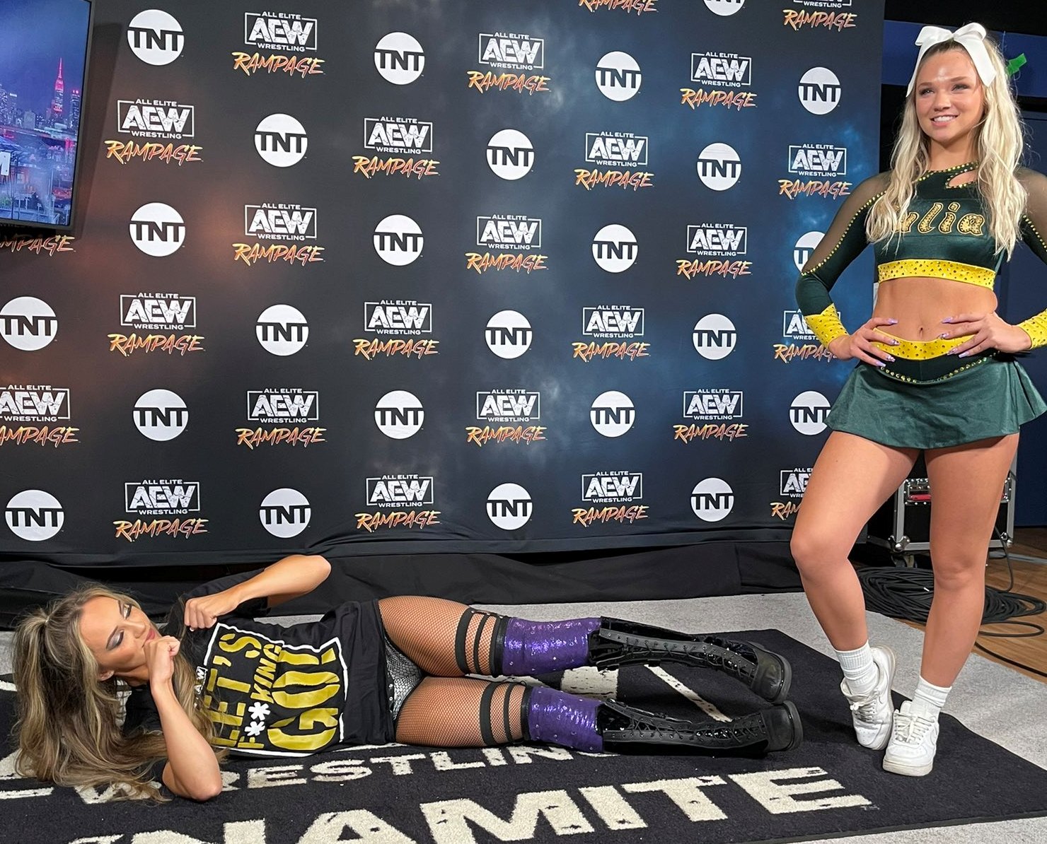 Anna Jay and Julia Hart | Scrolller