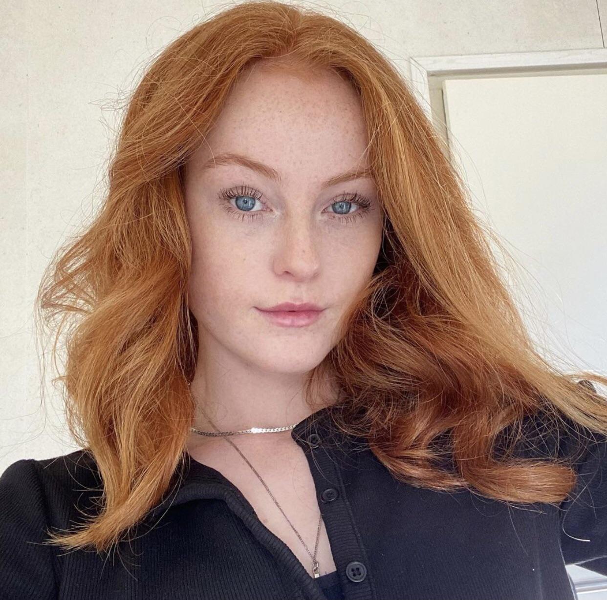 Anna Louise | Scrolller