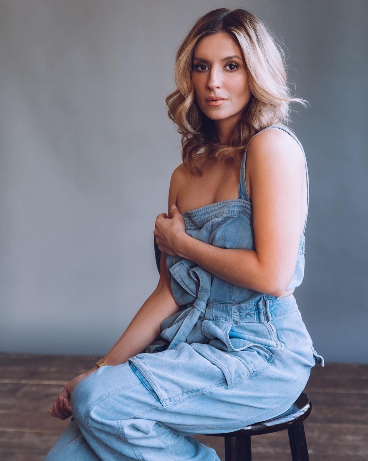 Anneliese van der Pol | Scrolller