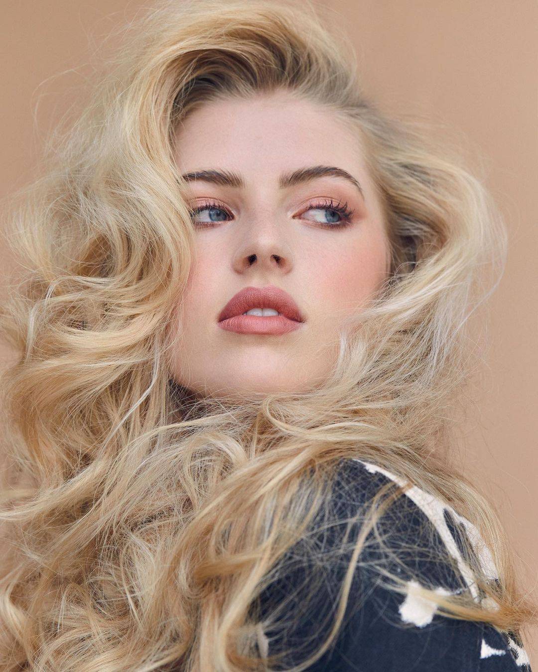 Annie Knowles [irtr] | Scrolller