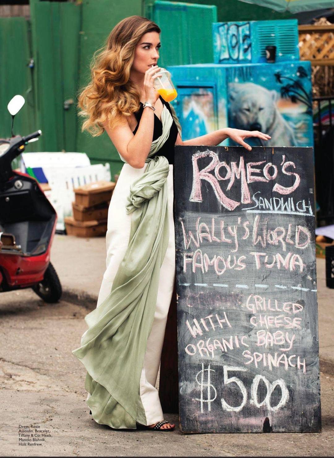 Annie Murphy | Scrolller