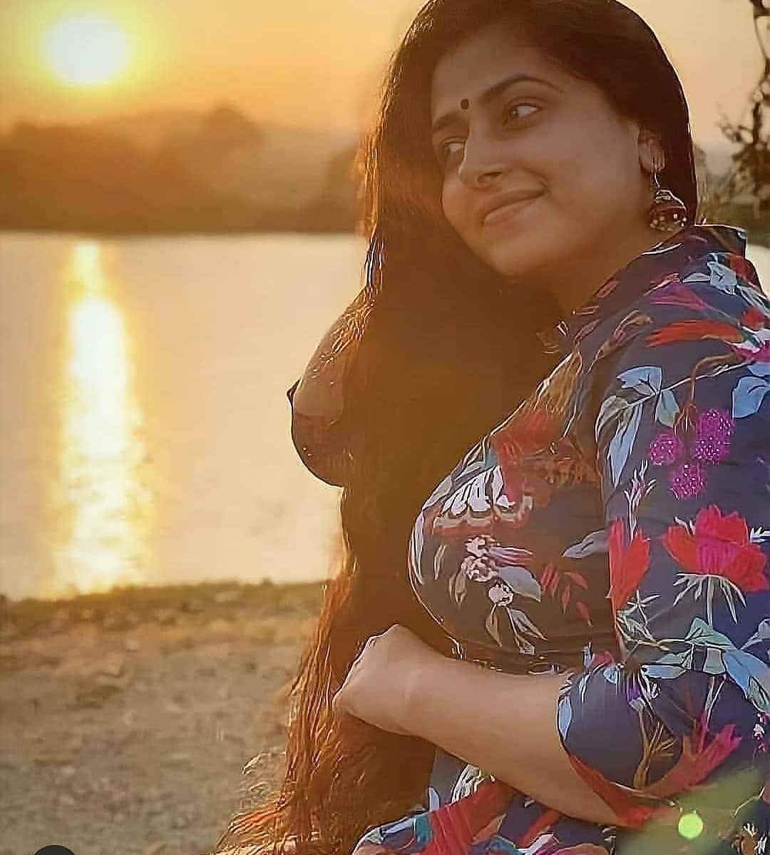 Anu Sithara | Scrolller