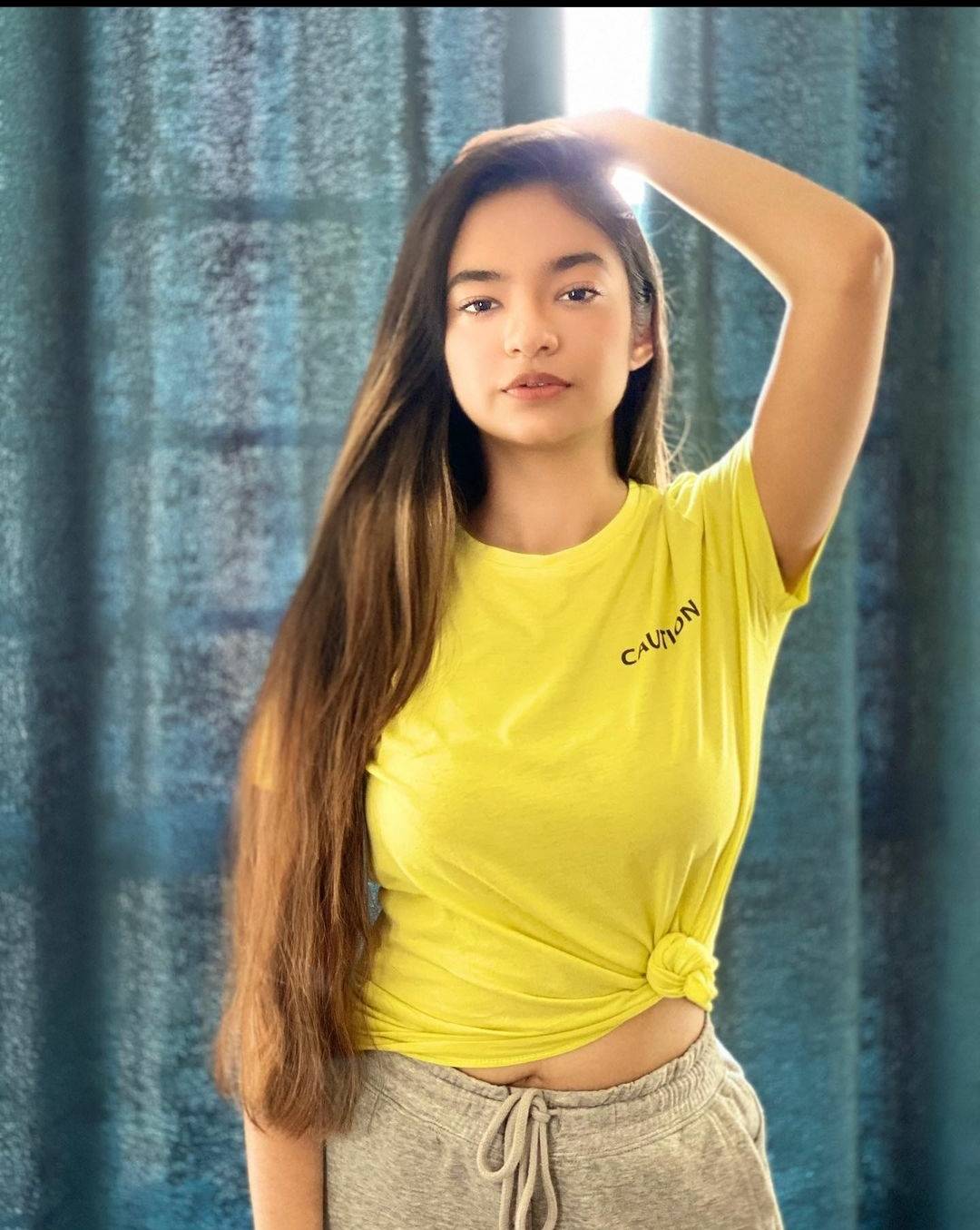 Anushka Sen Navel Show | Scrolller