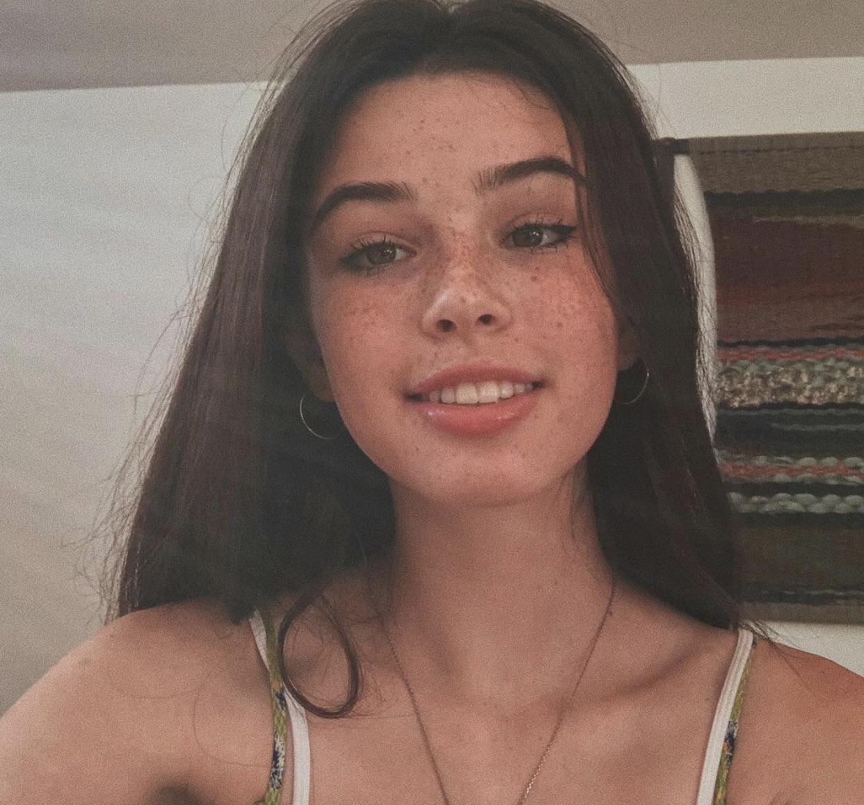 Any buds wanna have a dark and degrading chat about this slut? Kik: PinkDonut80 Wickr ...