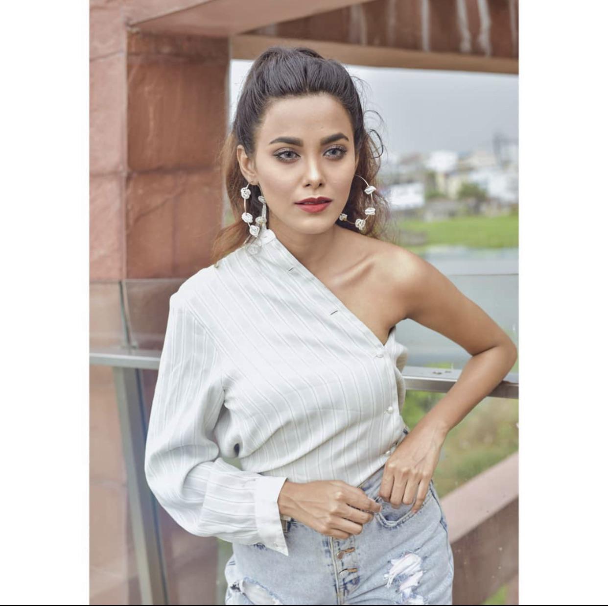 Any Dirt on Model Maheleka Jabin? | Scrolller