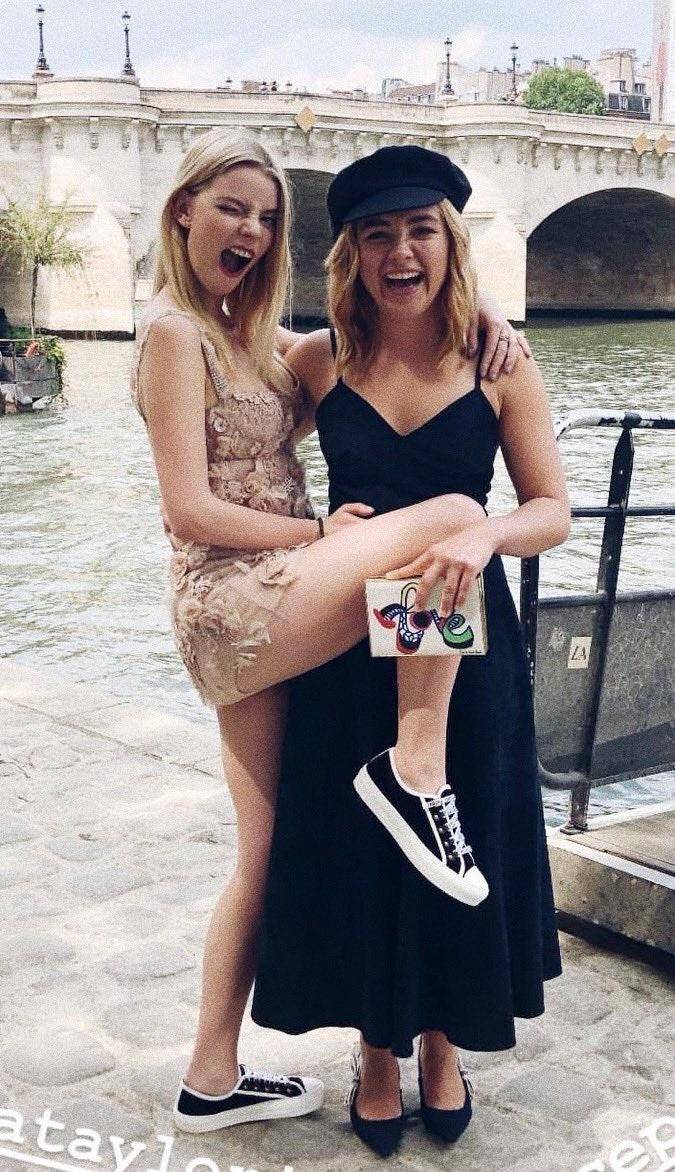 Anya Taylor-Joy & Florence Pugh | Scrolller Anya Taylor-Joy & Florence Pugh | Scrolller