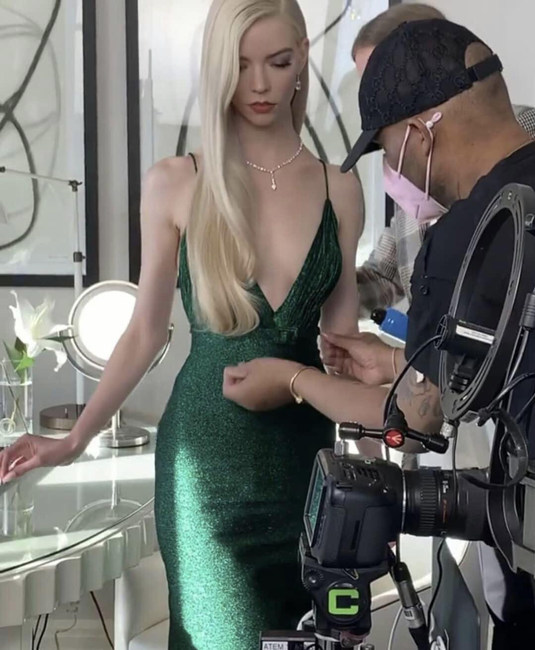 Anya Taylor-Joy at the Golden Globes was so stunning | Scrolller