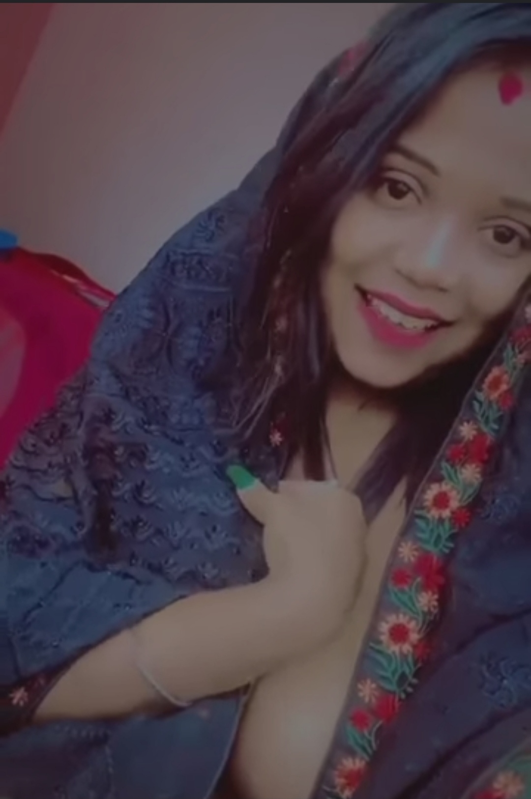 Anybody know this busty gal? | Scrolller