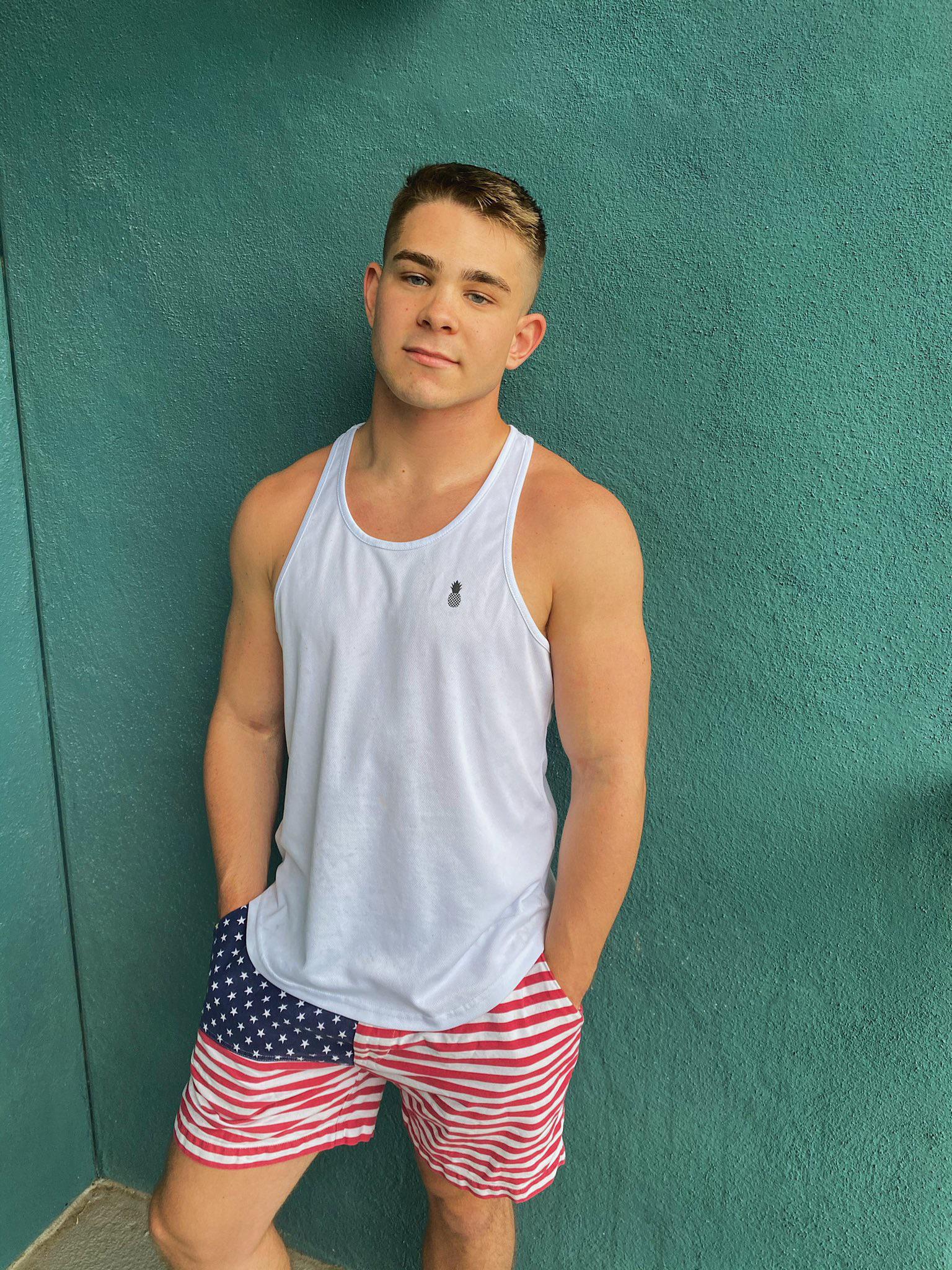 Anyone have videos/nudes of Cooper Hall aka coopcoop04? | Scrolller