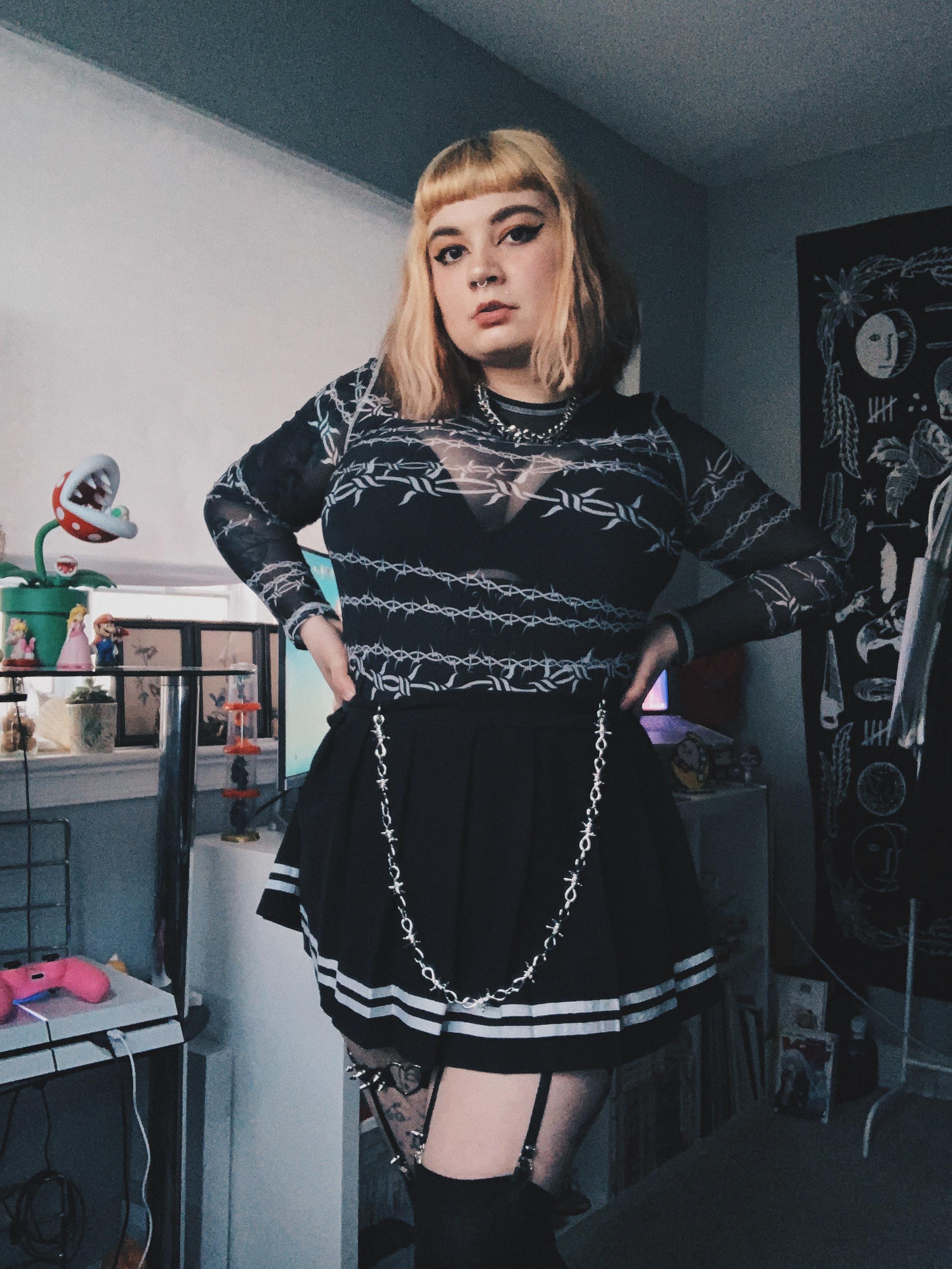 Anyone into chubby alt girls? ☺️🖤 | Scrolller