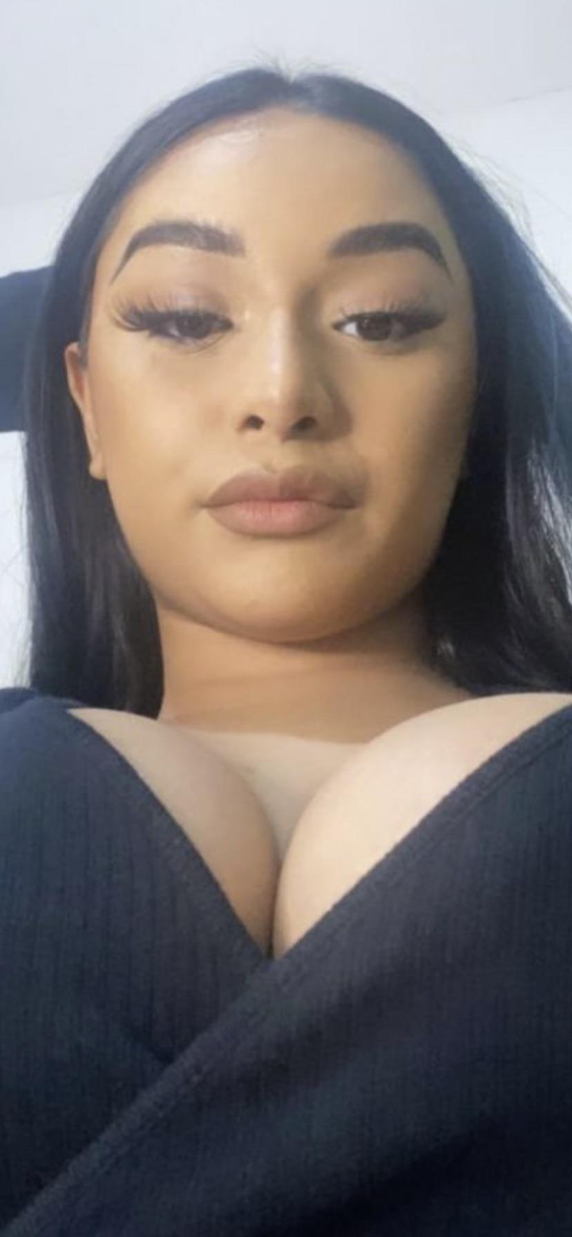 Anyone know her name?? | Scrolller