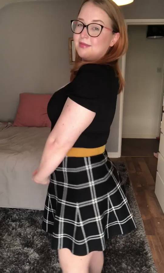 Do you like curvy redheads? :) | Scrolller