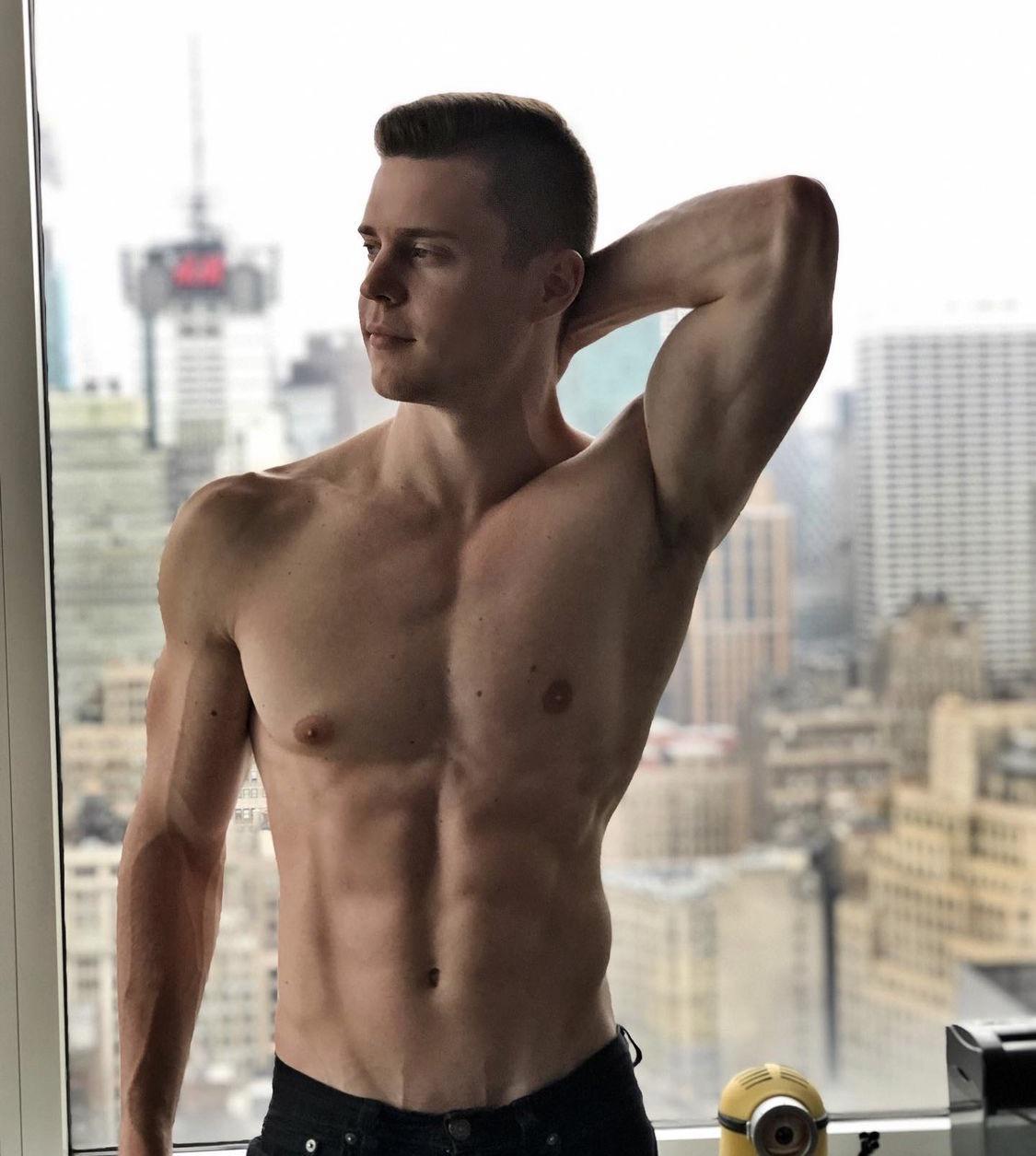 Anyone need a gym buddy? | Scrolller