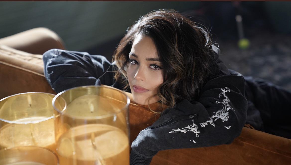 Anyone wanna talk about her and jerk (no limits)? Dm me | Scrolller