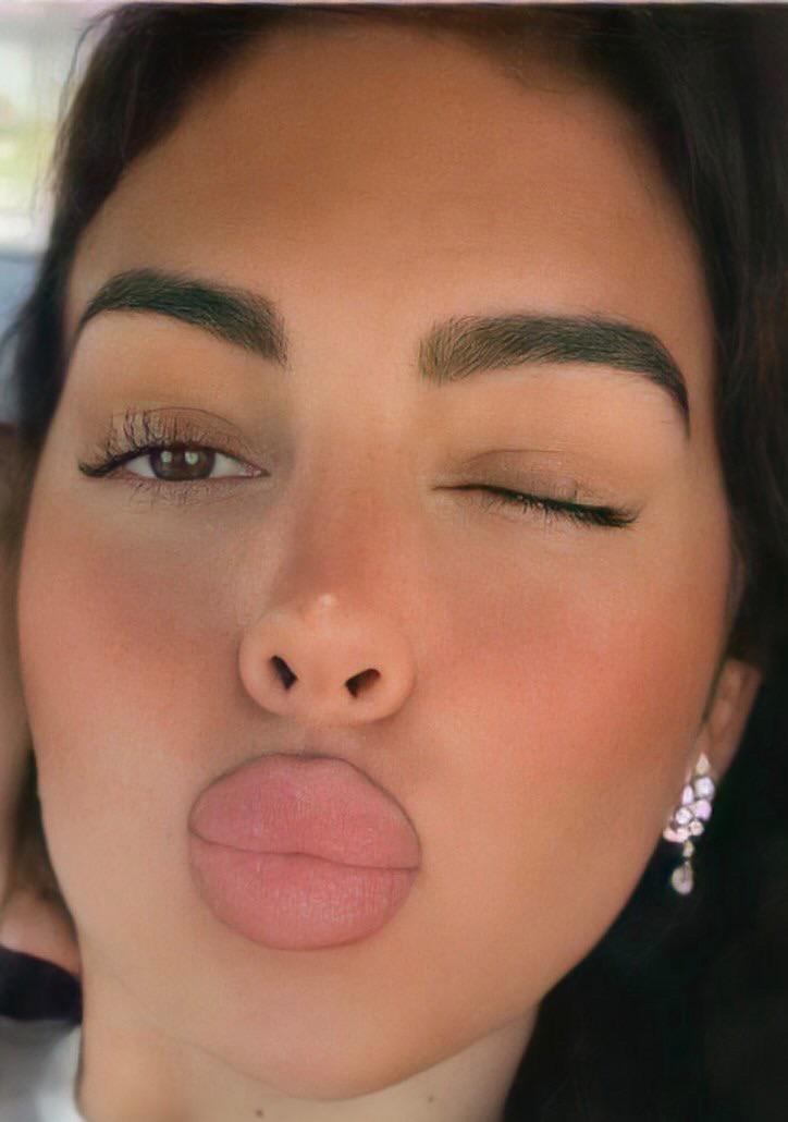 Anyone want to 💦💦 with me on this lips | Scrolller