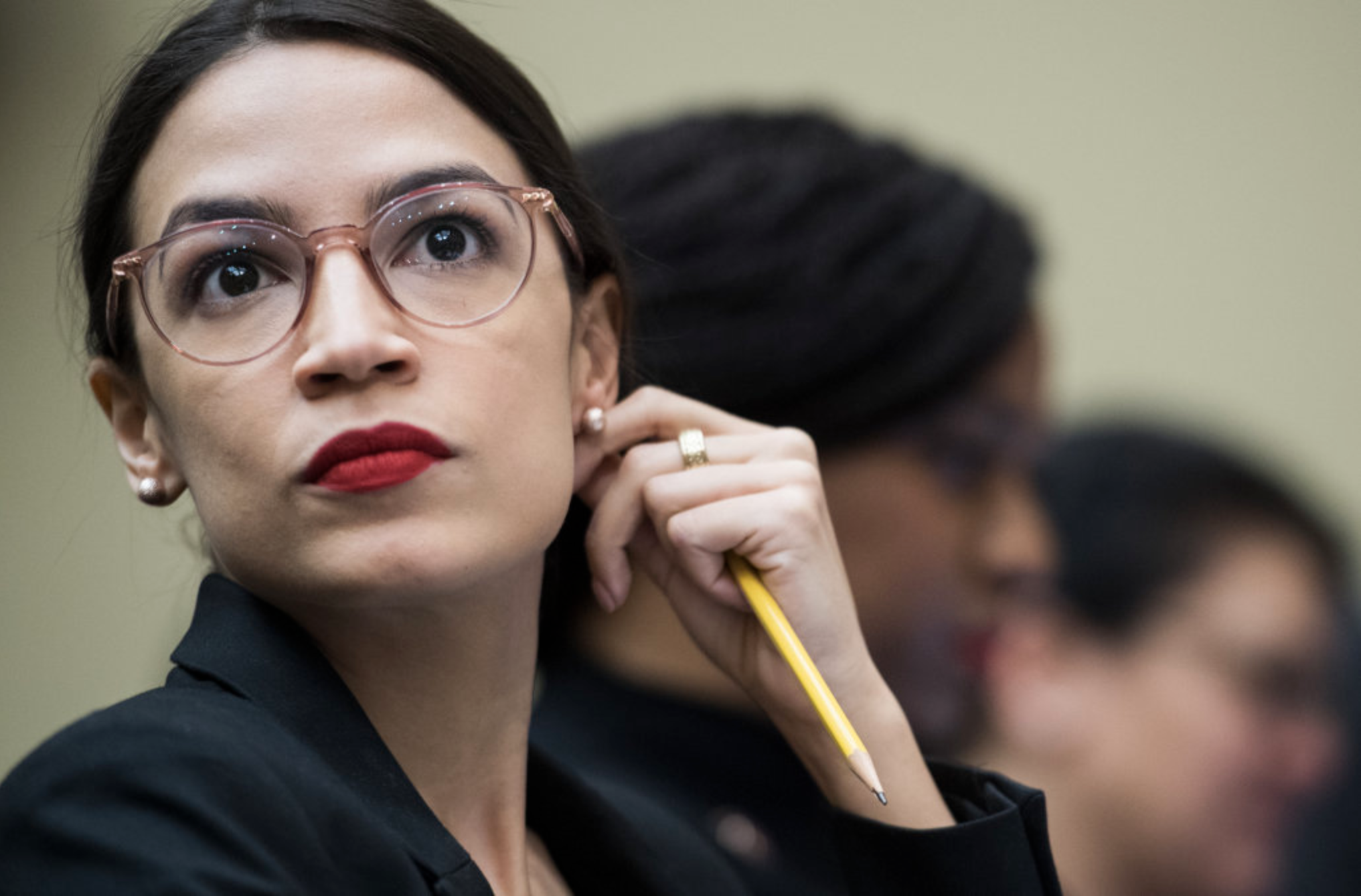 Aoc Loves Her Red Lipstick Scrolller