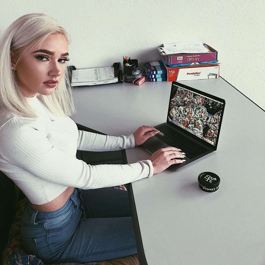 April Jayne [irtr] | Scrolller