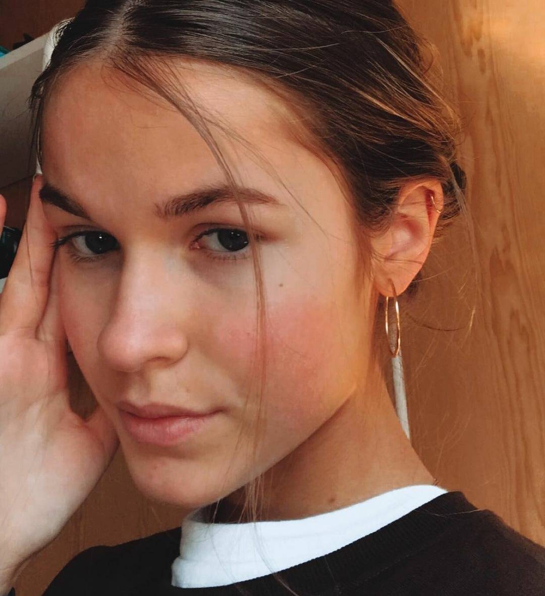 Are cute girls accepted here? | Scrolller