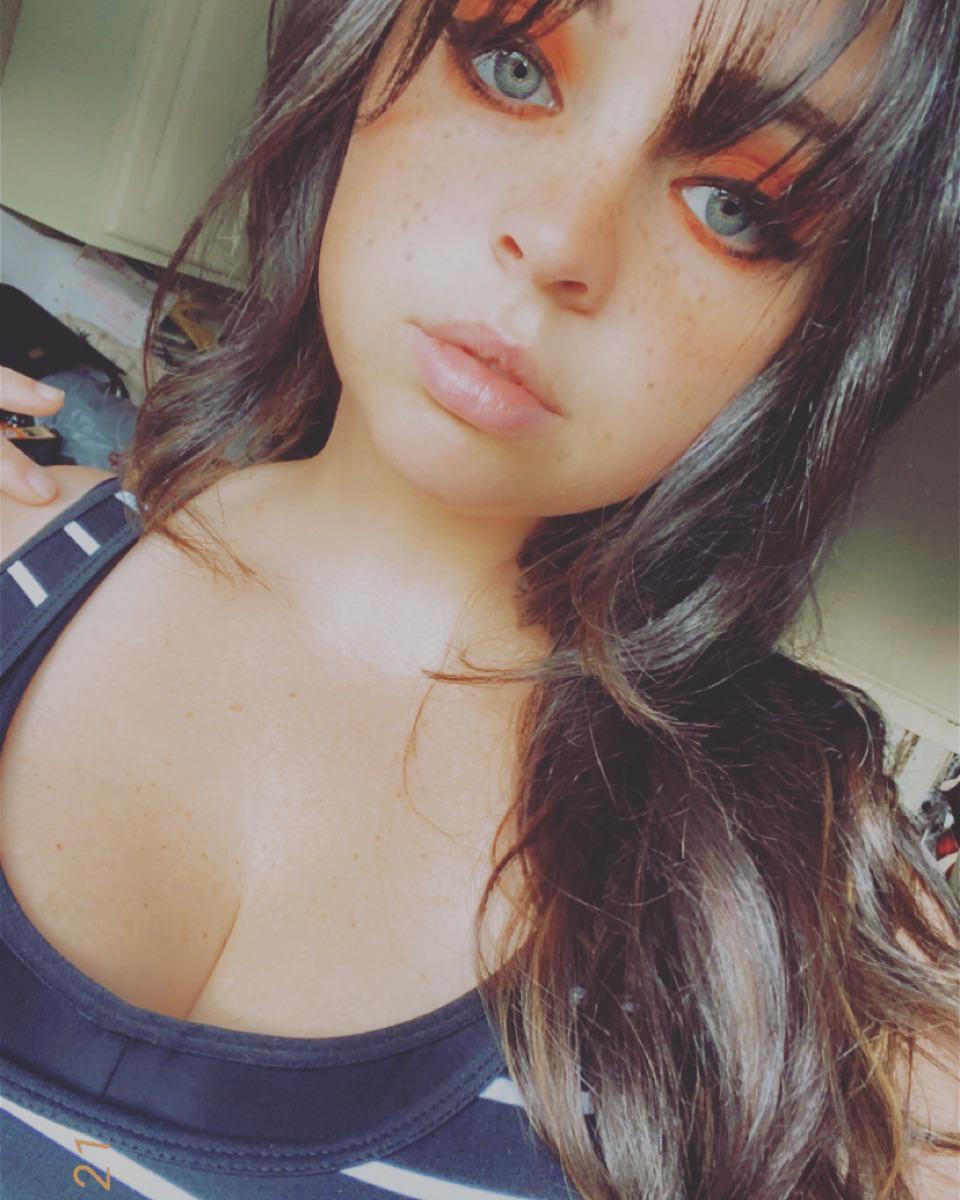 Are girls with resting bitch face hot? 23F | Scrolller